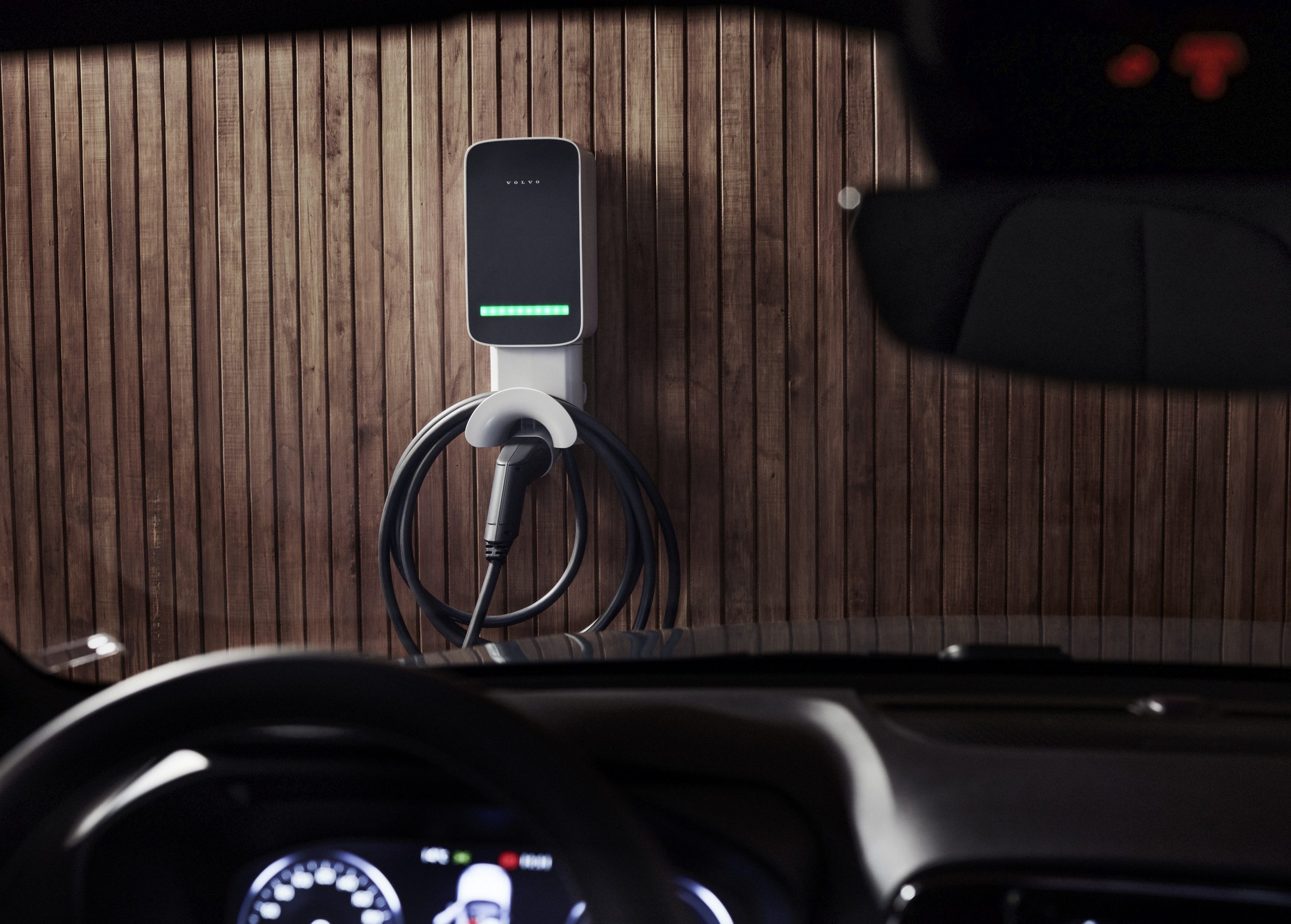 Volvo Car Brasil lança o Volvo Wallbox, um carregador doméstico para ...