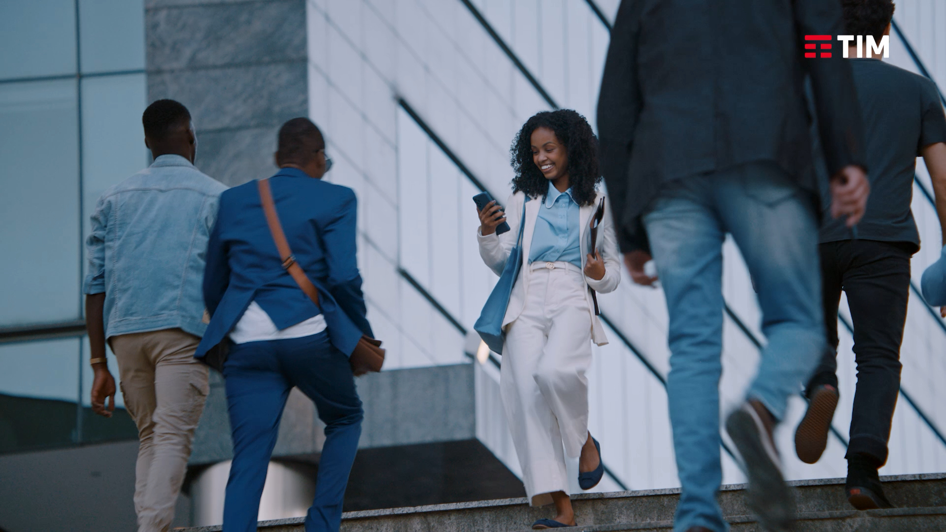 TIM estreia campanha com IZA para apresentar projeto focado em ...