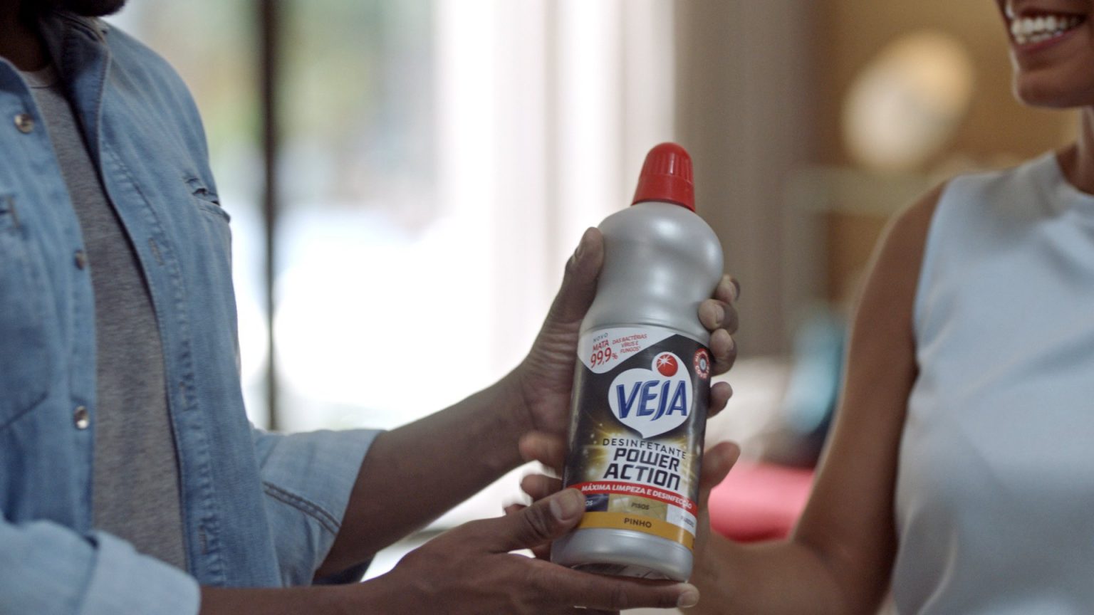 Veja lança campanha para apresentar novo Desinfetante Power Action ...