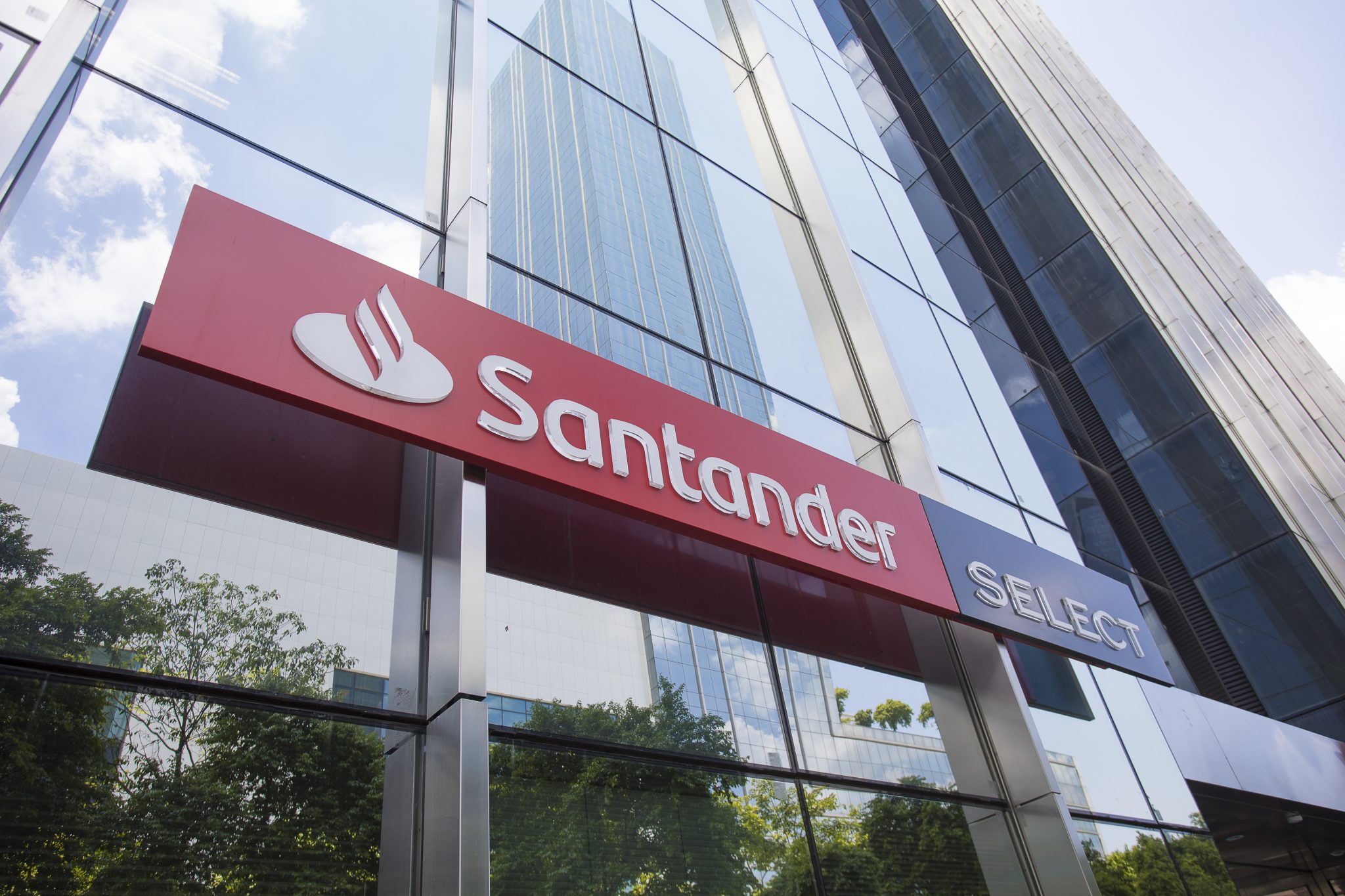 Santander abre segmento Select para atender todos os clientes ...