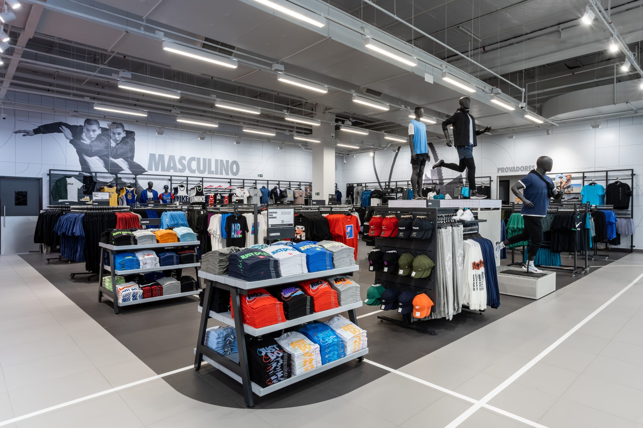 Nike inaugura nova loja no shopping Aricanduva, em São Paulo ...