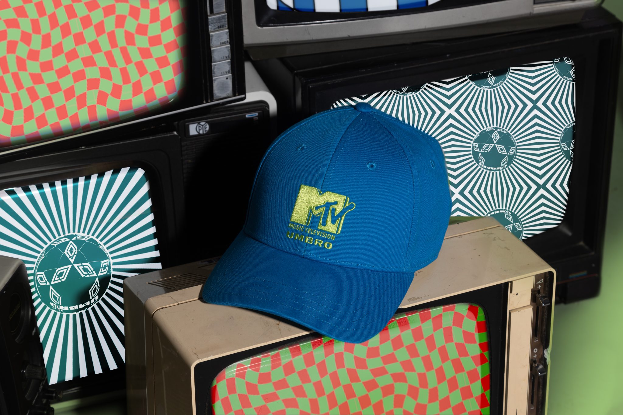 Umbro apresenta collab exclusiva com a MTV e celebra cultura pop dos ...