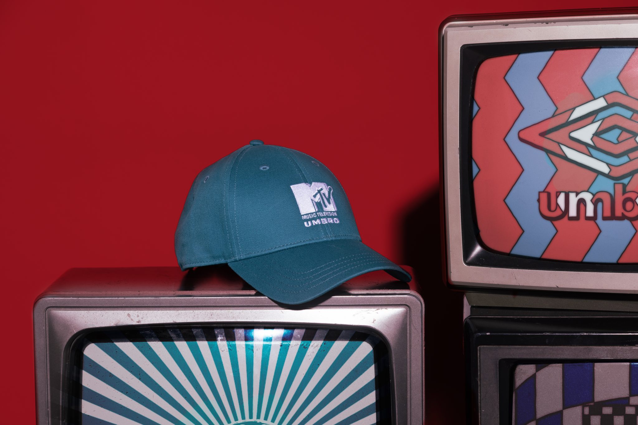 Umbro apresenta collab exclusiva com a MTV e celebra cultura pop dos ...