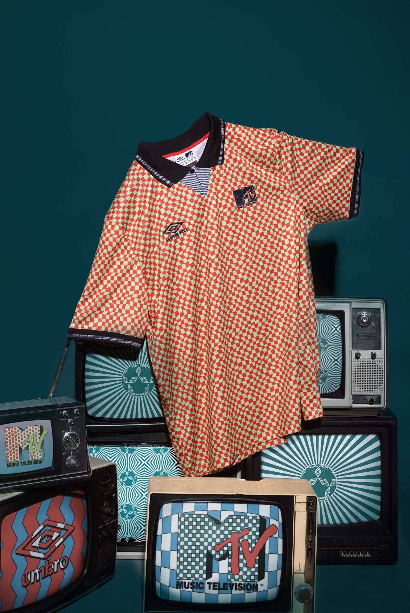 Umbro apresenta collab exclusiva com a MTV e celebra cultura pop dos ...