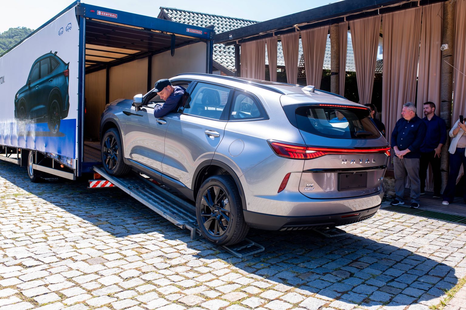 GWM entrega os veículos dos primeiros compradores de Haval H6 do Brasil ...