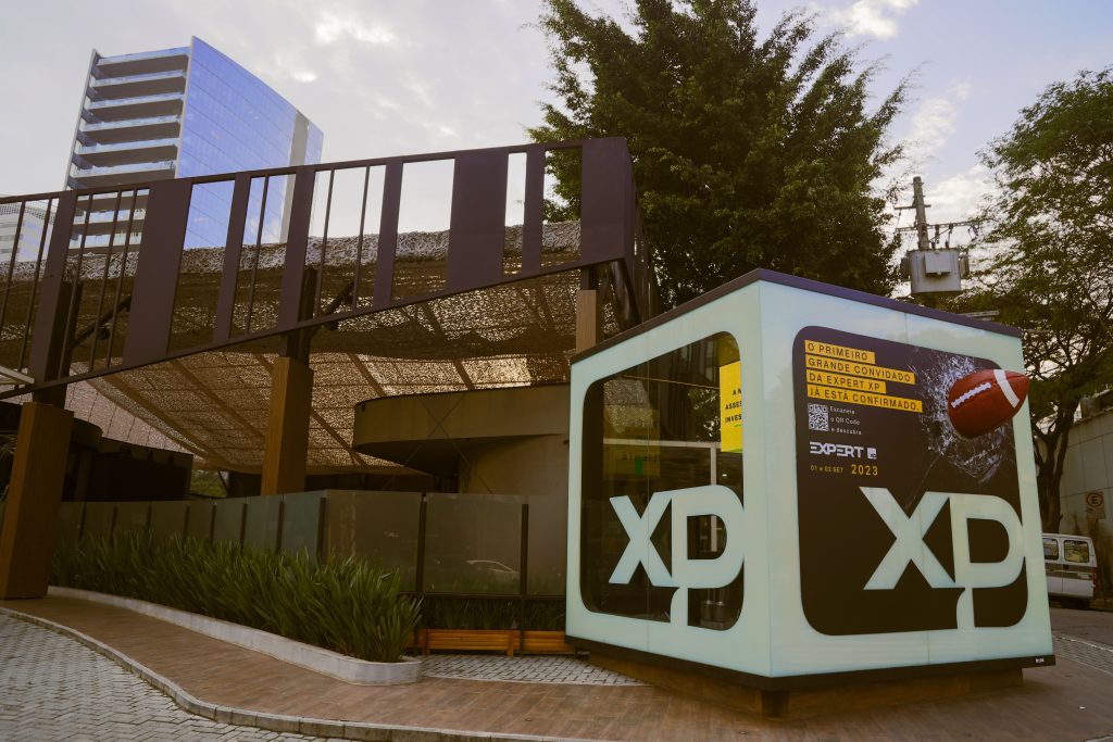 Tom Brady deixa sua marca na Arena XP em lançamento emocionante na ...