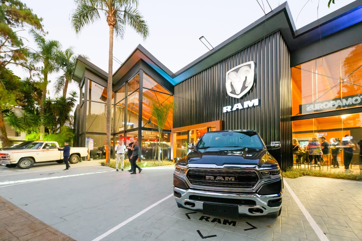 Rampage chega às 115 lojas da Ram, que ganha mais uma loja conceito ...